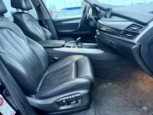 Black BMW X5 2016 in Taurage, with an engine capacity of 2.99 L and mileage of 265 thousand km for 16900 €, photo 15 on AUTOMOTO.COM.LV