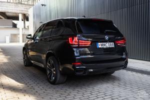Black BMW X5 2016 in Vilnius, with an engine capacity of 3.00 L and mileage of 220 thousand km for 22500 €, photo 7 on AUTOMOTO.COM.LV