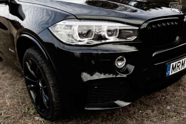 Black BMW X5 2016 in Klaipeda, with an engine capacity of 3.00 L and mileage of 194 thousand km for 21250 €, photo 4 on AUTOMOTO.COM.LV
