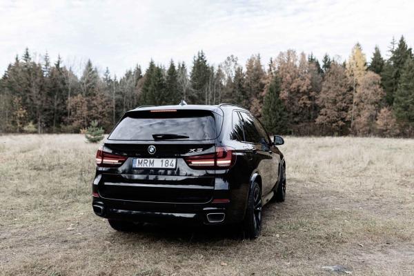 Black BMW X5 2016 in Klaipeda, with an engine capacity of 3.00 L and mileage of 194 thousand km for 21250 €, photo 7 on AUTOMOTO.COM.LV