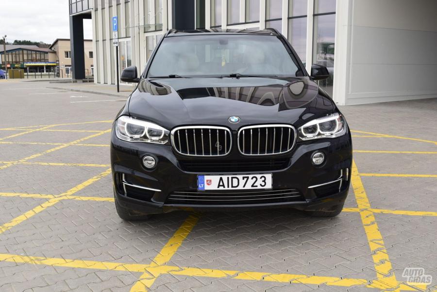 Black BMW X5 2016 in Vilnius, with an engine capacity of 3.00 L and mileage of 298 thousand km for 14750 €, photo 3 on AUTOMOTO.COM.LV