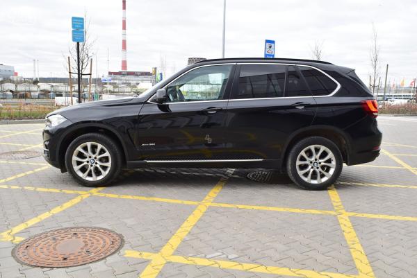 Melns BMW X5 2016 Viļņa, ar dzinēja tilpumu 3.00 L un nobraukumu 298 tūkst. km par 14750 €, foto 4 vietnē AUTOMOTO.COM.LV