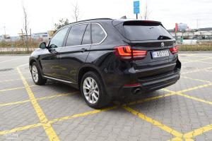 Black BMW X5 2016 in Vilnius, with an engine capacity of 3.00 L and mileage of 298 thousand km for 14750 €, photo 6 on AUTOMOTO.COM.LV