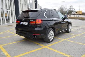 Black BMW X5 2016 in Vilnius, with an engine capacity of 3.00 L and mileage of 298 thousand km for 14750 €, photo 8 on AUTOMOTO.COM.LV