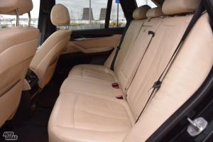 Black BMW X5 2016 in Vilnius, with an engine capacity of 3.00 L and mileage of 298 thousand km for 14750 €, photo 11 on AUTOMOTO.COM.LV