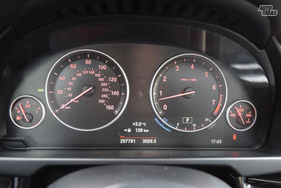 Black BMW X5 2016 in Vilnius, with an engine capacity of 3.00 L and mileage of 298 thousand km for 14750 €, photo 18 on AUTOMOTO.COM.LV