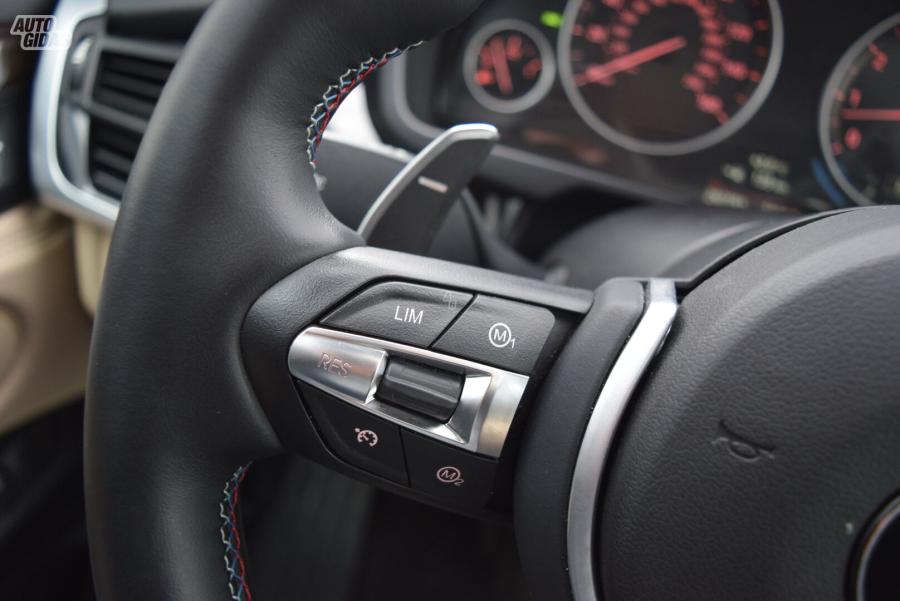 Black BMW X5 2016 in Vilnius, with an engine capacity of 3.00 L and mileage of 298 thousand km for 14750 €, photo 19 on AUTOMOTO.COM.LV