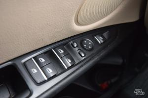 Black BMW X5 2016 in Vilnius, with an engine capacity of 3.00 L and mileage of 298 thousand km for 14750 €, photo 22 on AUTOMOTO.COM.LV
