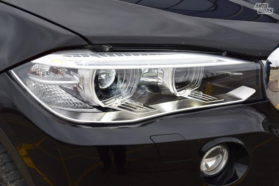 Black BMW X5 2016 in Vilnius, with an engine capacity of 3.00 L and mileage of 298 thousand km for 14750 €, photo 25 on AUTOMOTO.COM.LV