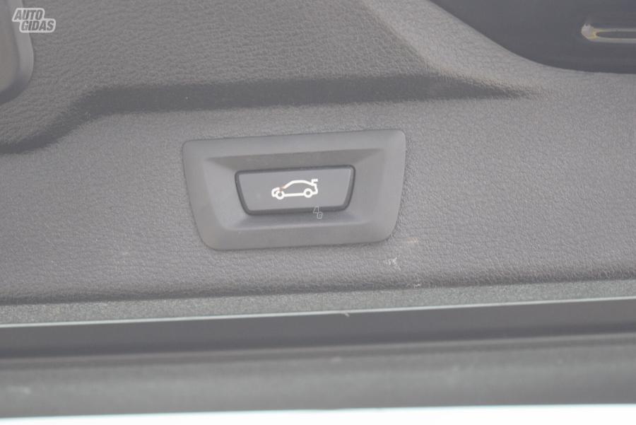 Black BMW X5 2016 in Vilnius, with an engine capacity of 3.00 L and mileage of 298 thousand km for 14750 €, photo 30 on AUTOMOTO.COM.LV