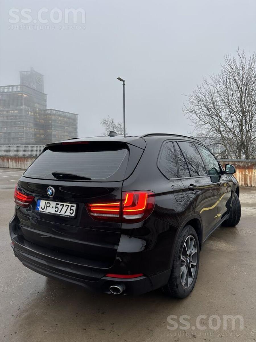 Black BMW X5 2016 in Riga, with an engine capacity of 3.00 L and mileage of 175 thousand km for 25900 €, photo 1 on AUTOMOTO.COM.LV