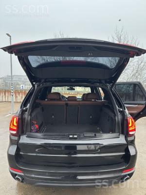 Black BMW X5 2016 in Riga, with an engine capacity of 3.00 L and mileage of 175 thousand km for 25900 €, photo 6 on AUTOMOTO.COM.LV