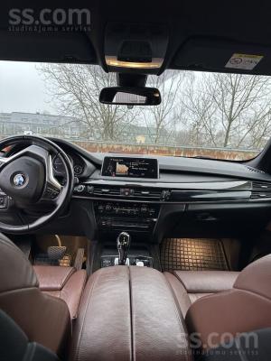 Black BMW X5 2016 in Riga, with an engine capacity of 3.00 L and mileage of 175 thousand km for 25900 €, photo 10 on AUTOMOTO.COM.LV