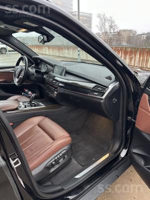Black BMW X5 2016 in Riga, with an engine capacity of 3.00 L and mileage of 175 thousand km for 25900 €, photo 12 on AUTOMOTO.COM.LV