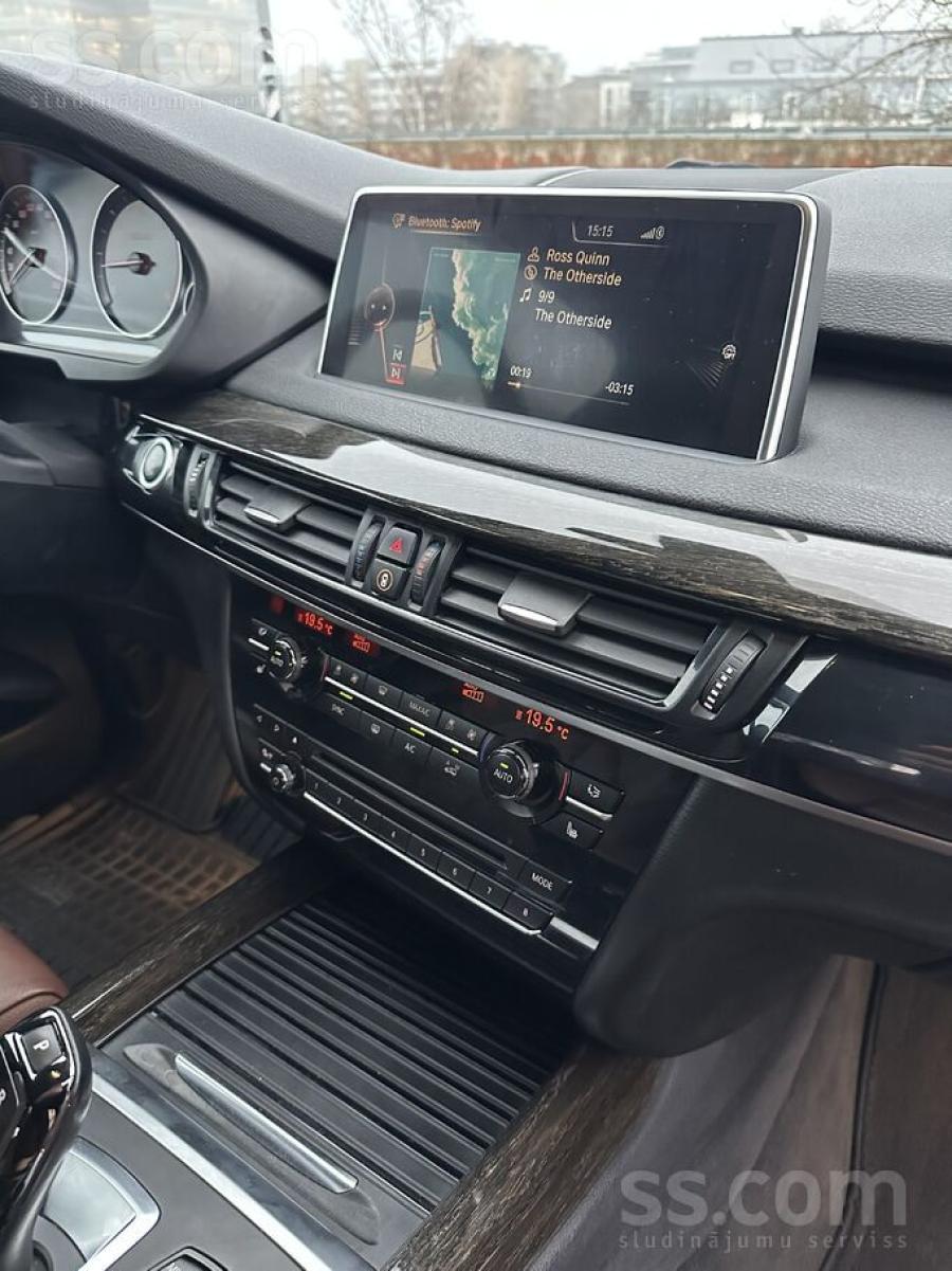 Black BMW X5 2016 in Riga, with an engine capacity of 3.00 L and mileage of 175 thousand km for 25900 €, photo 13 on AUTOMOTO.COM.LV