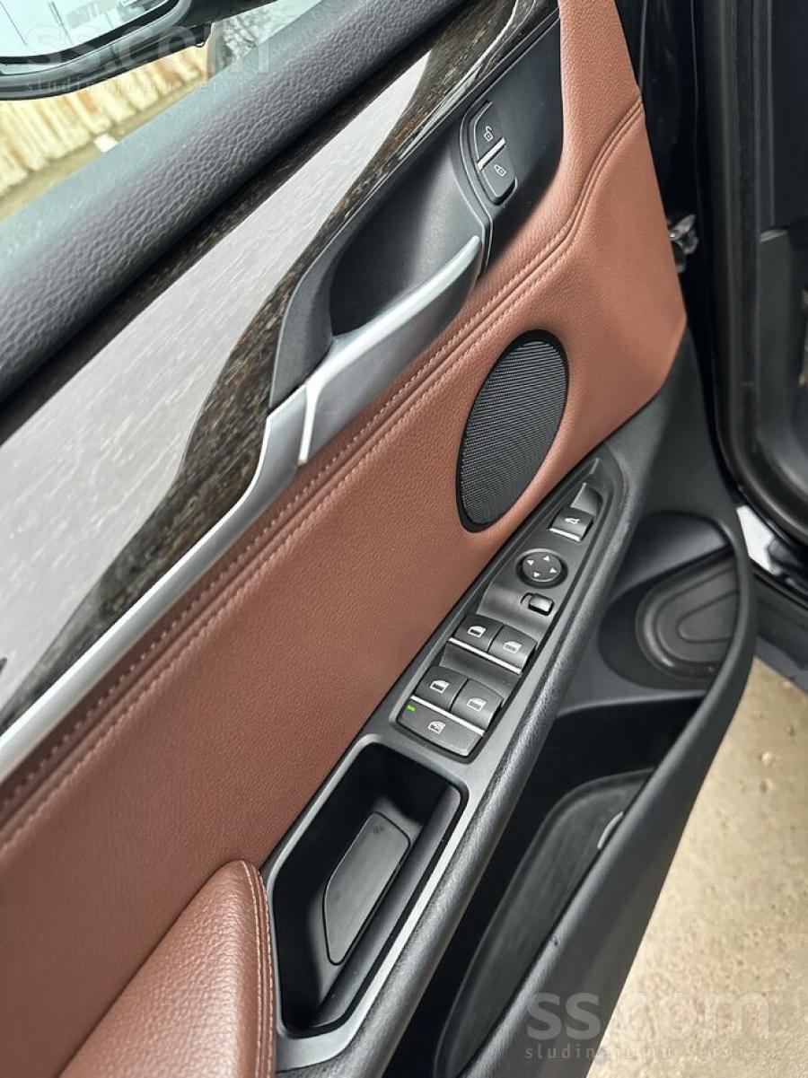 Black BMW X5 2016 in Riga, with an engine capacity of 3.00 L and mileage of 175 thousand km for 25900 €, photo 15 on AUTOMOTO.COM.LV