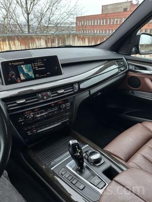 Black BMW X5 2016 in Riga, with an engine capacity of 3.00 L and mileage of 175 thousand km for 25900 €, photo 16 on AUTOMOTO.COM.LV