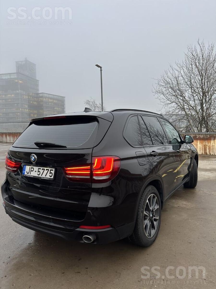 Black BMW X5 2016 in Riga, with an engine capacity of 3.00 L and mileage of 175 thousand km for 25900 €, photo 17 on AUTOMOTO.COM.LV