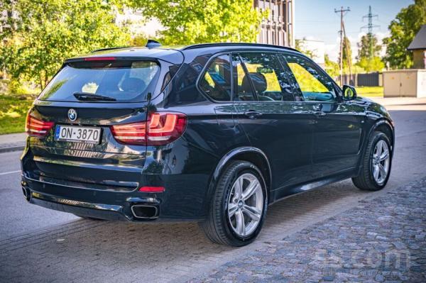 Black BMW X5 2016 in Riga, with an engine capacity of 3.00 L and mileage of 0 thousand km for 16990 €, photo 4 on AUTOMOTO.COM.LV