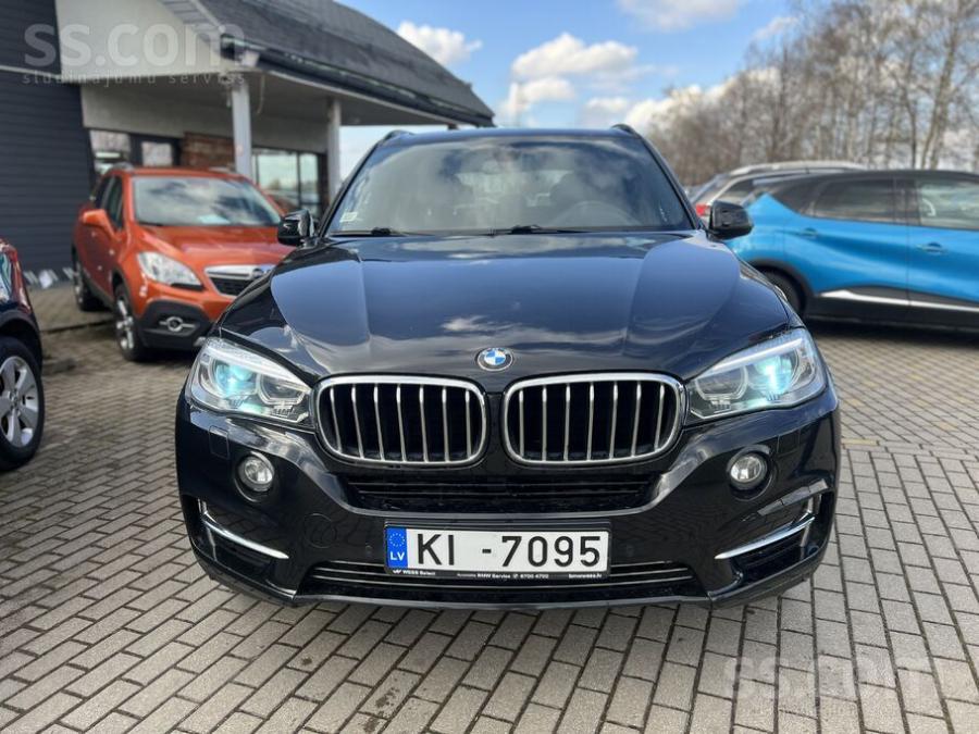 Black BMW X5 2016 in Talsi, with an engine capacity of 3.00 L and mileage of 214 thousand km for 29970 €, photo 4 on AUTOMOTO.COM.LV