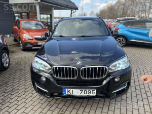 Black BMW X5 2016 in Talsi, with an engine capacity of 3.00 L and mileage of 214 thousand km for 29970 €, photo 5 on AUTOMOTO.COM.LV