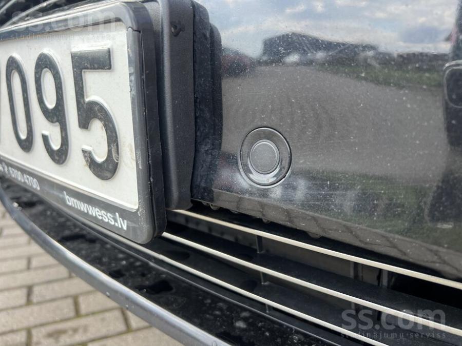 Black BMW X5 2016 in Talsi, with an engine capacity of 3.00 L and mileage of 214 thousand km for 29970 €, photo 6 on AUTOMOTO.COM.LV