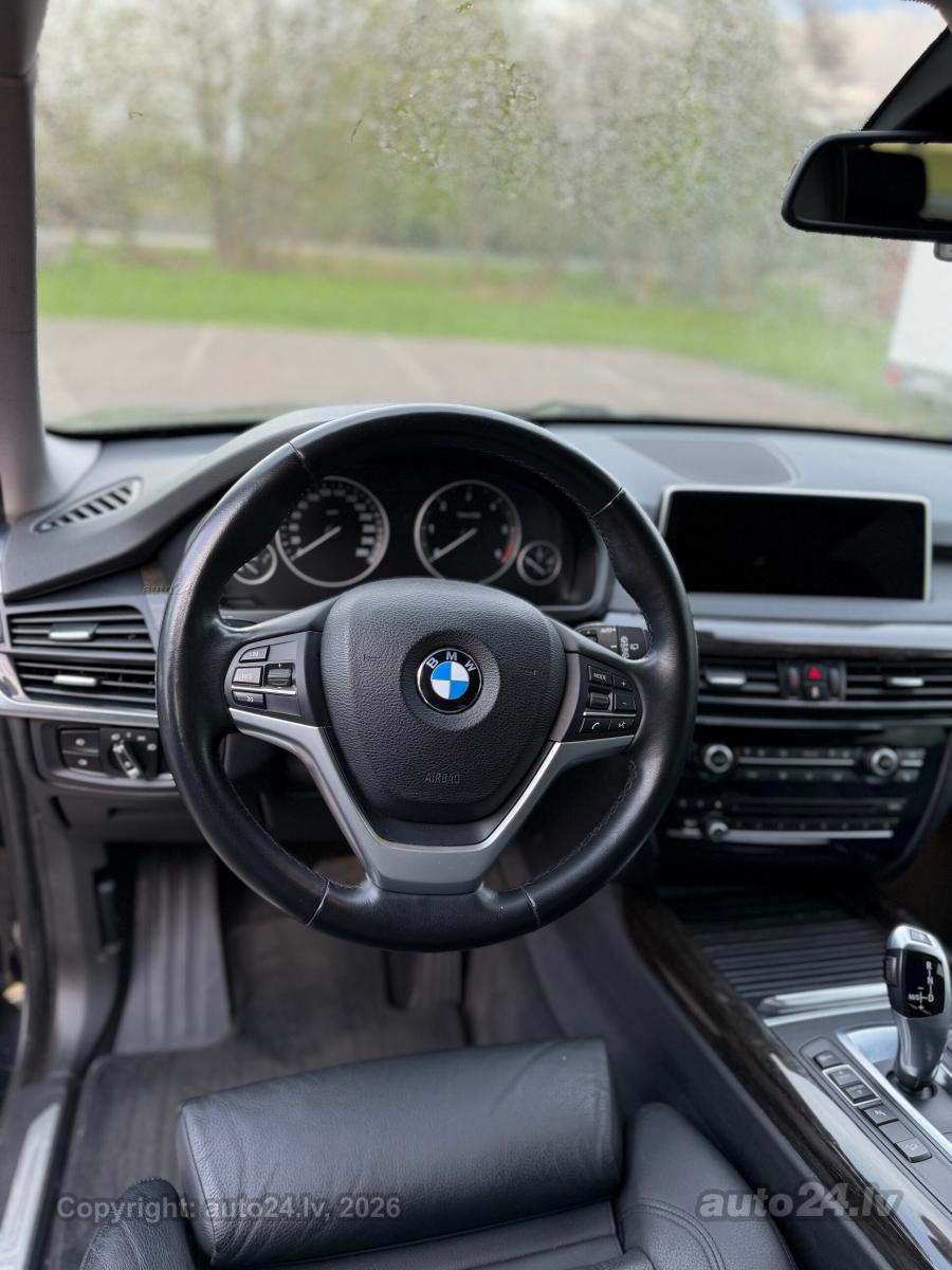 Black BMW X5 2016 in Tallinn, with an engine capacity of 3.00 L and mileage of 156 thousand km for 21900 €, photo 8 on AUTOMOTO.COM.LV
