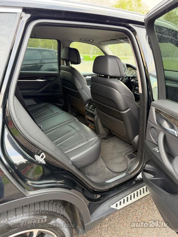 Black BMW X5 2016 in Tallinn, with an engine capacity of 3.00 L and mileage of 156 thousand km for 21900 €, photo 8 on AUTOMOTO.COM.LV