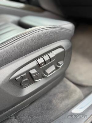 Black BMW X5 2016 in Tallinn, with an engine capacity of 3.00 L and mileage of 156 thousand km for 21900 €, photo 10 on AUTOMOTO.COM.LV