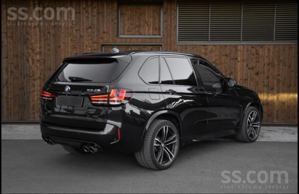 Black BMW X5 2016 in Riga, with an engine capacity of 4.40 L and mileage of 202 thousand km for 29500 €, photo 5 on AUTOMOTO.COM.LV