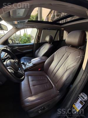 Black BMW X5 2016 in Riga, with an engine capacity of 3.00 L and mileage of 198 thousand km for 19000 €, photo 11 on AUTOMOTO.COM.LV