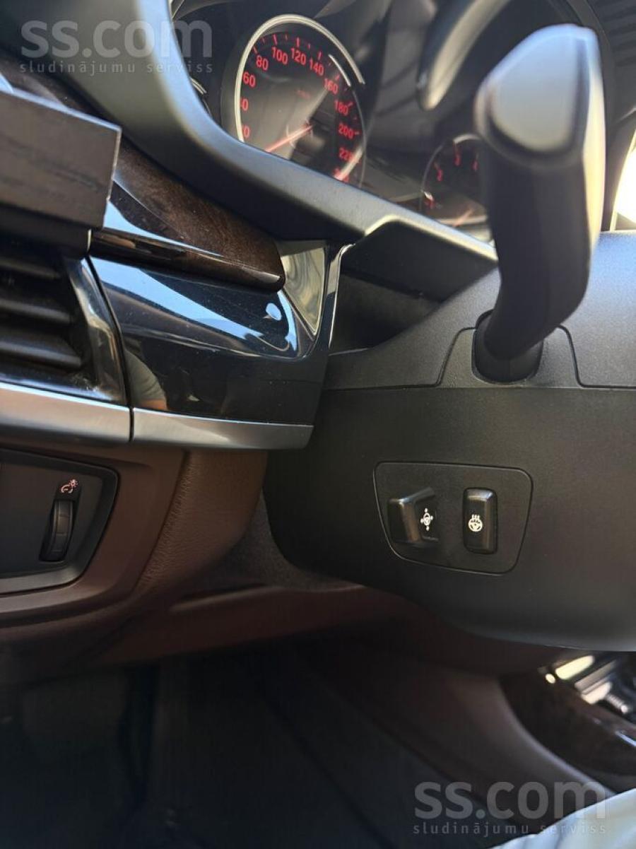 Black BMW X5 2016 in Riga, with an engine capacity of 3.00 L and mileage of 198 thousand km for 19000 €, photo 16 on AUTOMOTO.COM.LV
