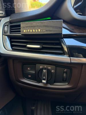 Black BMW X5 2016 in Riga, with an engine capacity of 3.00 L and mileage of 198 thousand km for 19000 €, photo 17 on AUTOMOTO.COM.LV
