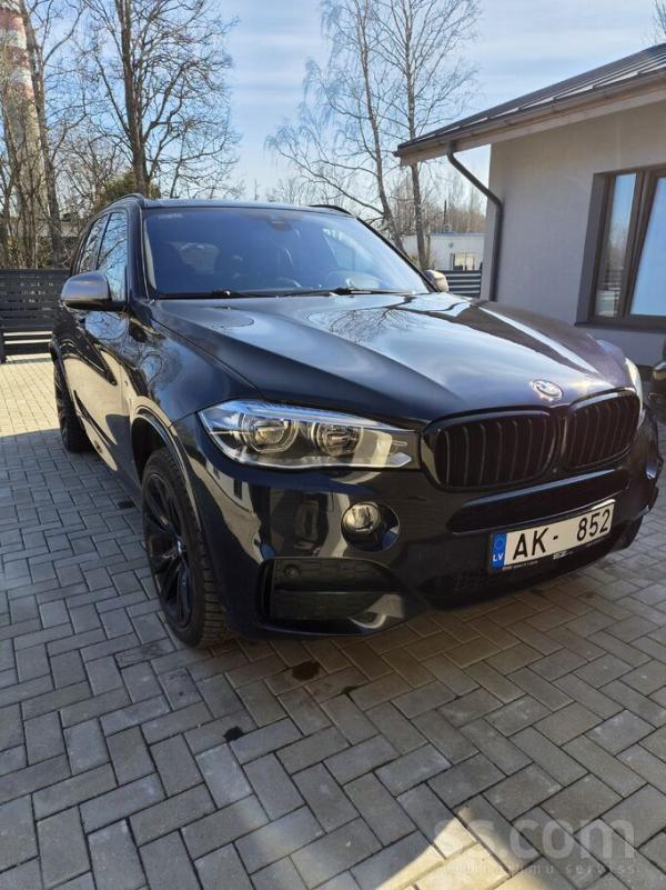 Black BMW X5 2016 in Riga, with an engine capacity of 3.00 L and mileage of 251 thousand km for 25000 €, photo 2 on AUTOMOTO.COM.LV