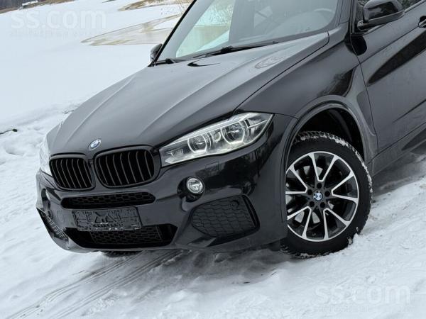 Black BMW X5 2016 in Jurmala, with an engine capacity of 3.00 L and mileage of 0 thousand km for 21950 €, photo 3 on AUTOMOTO.COM.LV