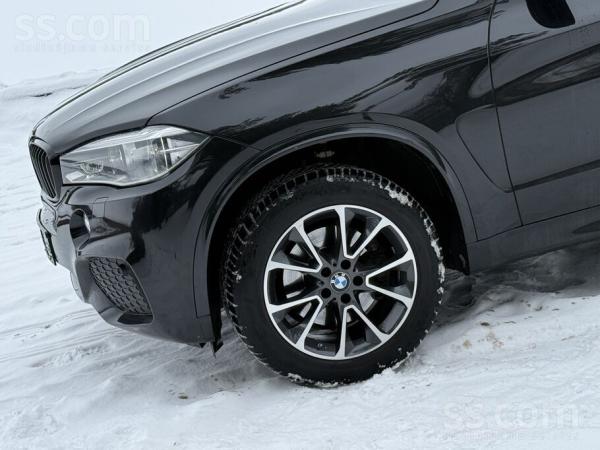 Black BMW X5 2016 in Jurmala, with an engine capacity of 3.00 L and mileage of 0 thousand km for 21950 €, photo 9 on AUTOMOTO.COM.LV