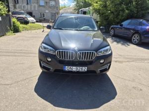 Black BMW X5 2016 in Riga, with an engine capacity of 2.00 L and mileage of 226 thousand km for 18990 €, photo 4 on AUTOMOTO.COM.LV