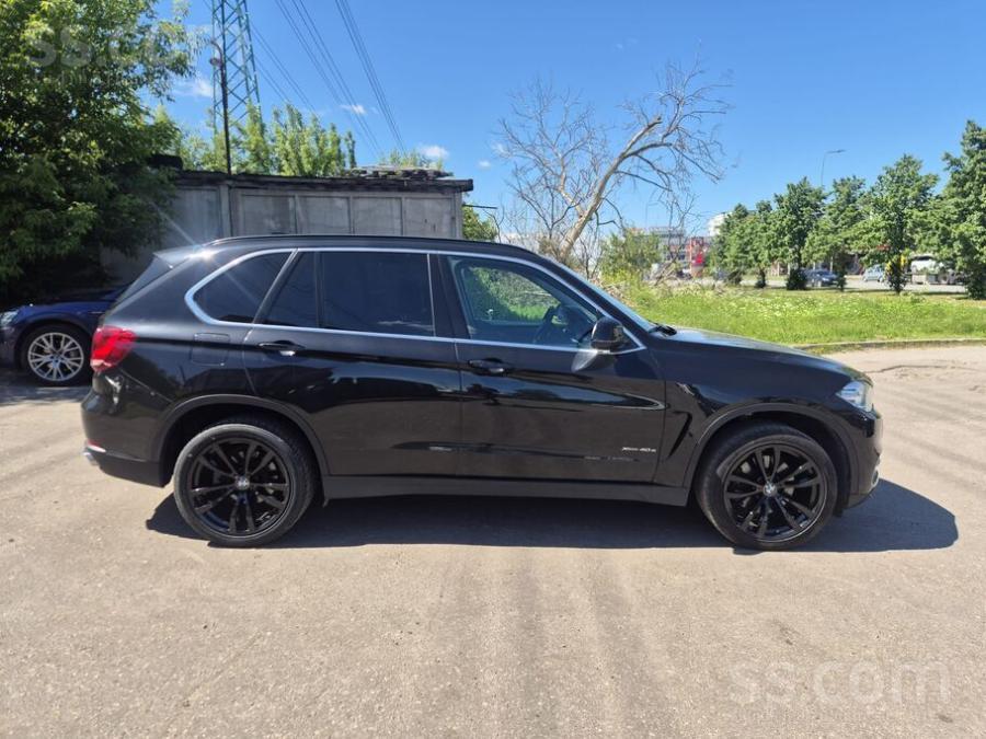 Black BMW X5 2016 in Riga, with an engine capacity of 2.00 L and mileage of 226 thousand km for 18990 €, photo 6 on AUTOMOTO.COM.LV