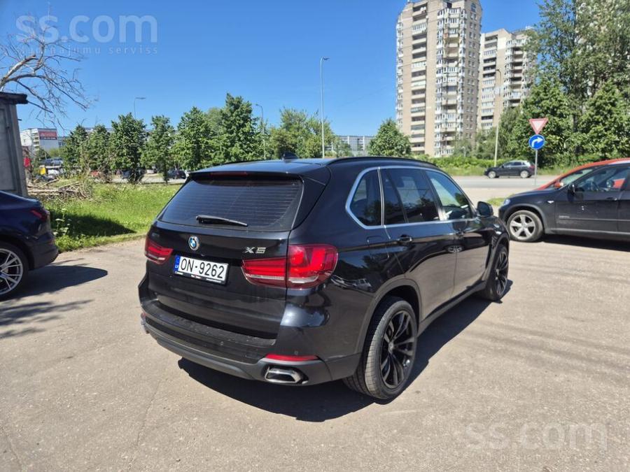 Black BMW X5 2016 in Riga, with an engine capacity of 2.00 L and mileage of 226 thousand km for 18990 €, photo 7 on AUTOMOTO.COM.LV