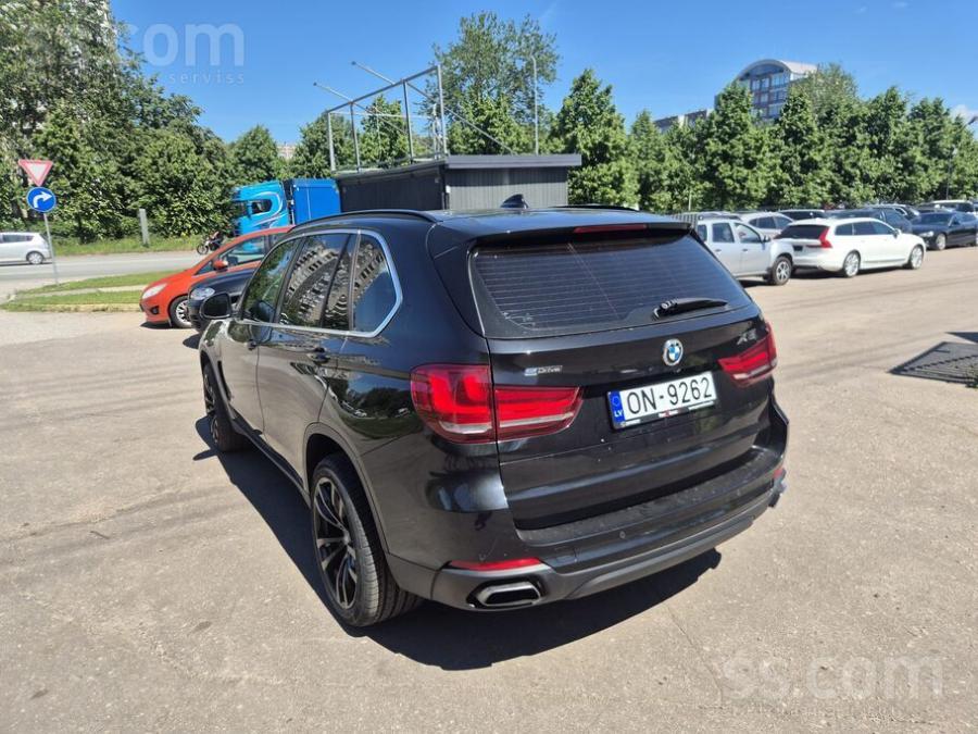 Black BMW X5 2016 in Riga, with an engine capacity of 2.00 L and mileage of 226 thousand km for 18990 €, photo 9 on AUTOMOTO.COM.LV
