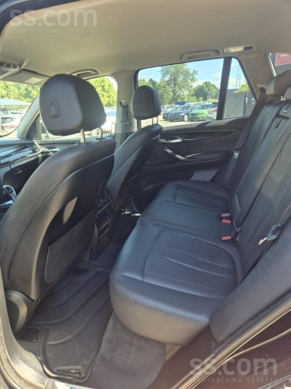 Melns BMW X5 2016 Rīga, ar dzinēja tilpumu 2.00 L un nobraukumu 226 tūkst. km par 18990 €, foto 10 vietnē AUTOMOTO.COM.LV