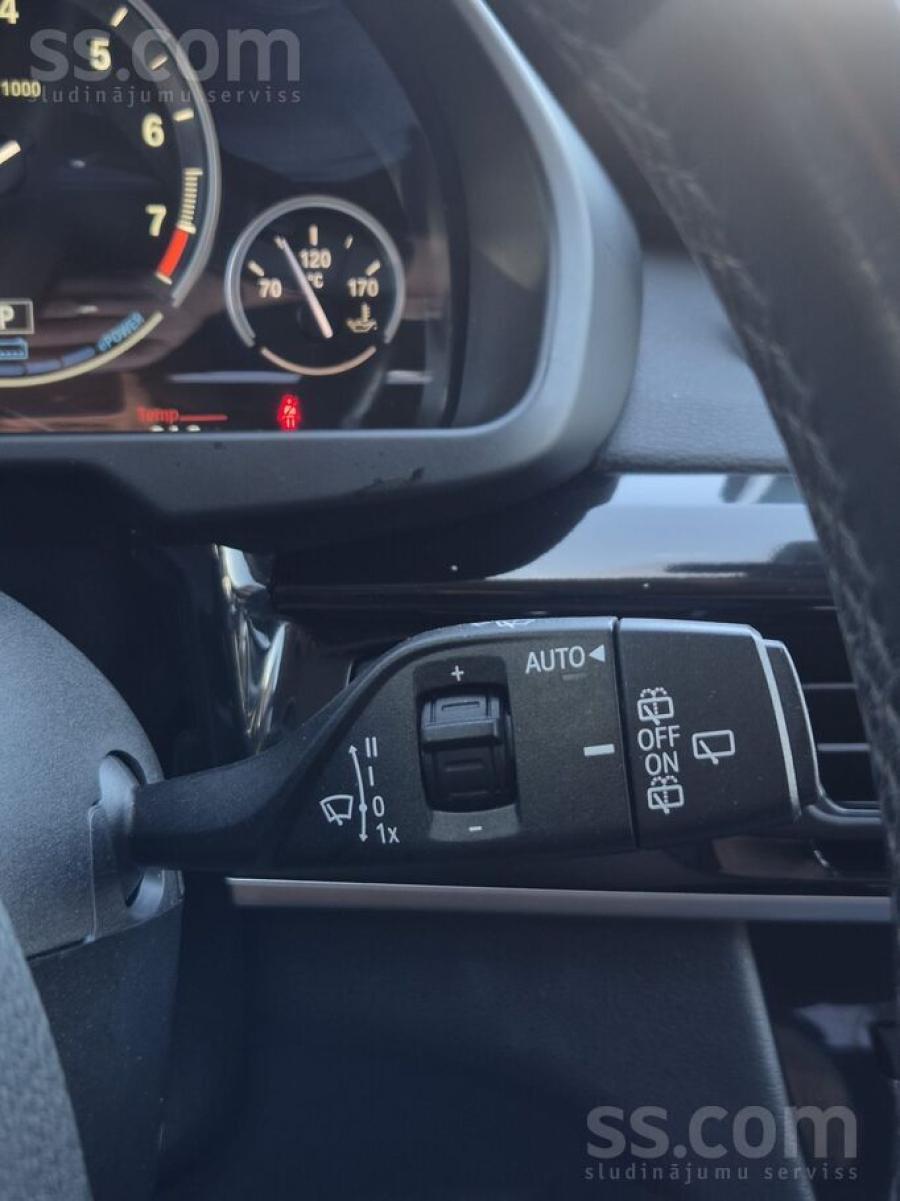 Black BMW X5 2016 in Riga, with an engine capacity of 2.00 L and mileage of 226 thousand km for 18990 €, photo 18 on AUTOMOTO.COM.LV