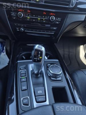 Black BMW X5 2016 in Riga, with an engine capacity of 2.00 L and mileage of 226 thousand km for 18990 €, photo 19 on AUTOMOTO.COM.LV