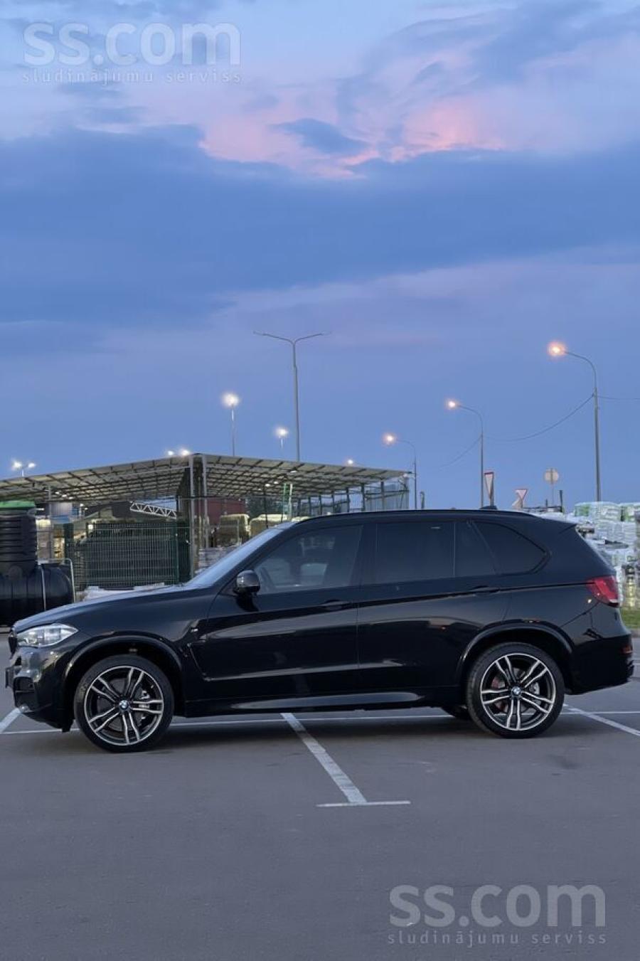 Black BMW X5 2016 in Liepaja, with an engine capacity of 4.00 L and mileage of 178 thousand km for 25500 €, photo 5 on AUTOMOTO.COM.LV