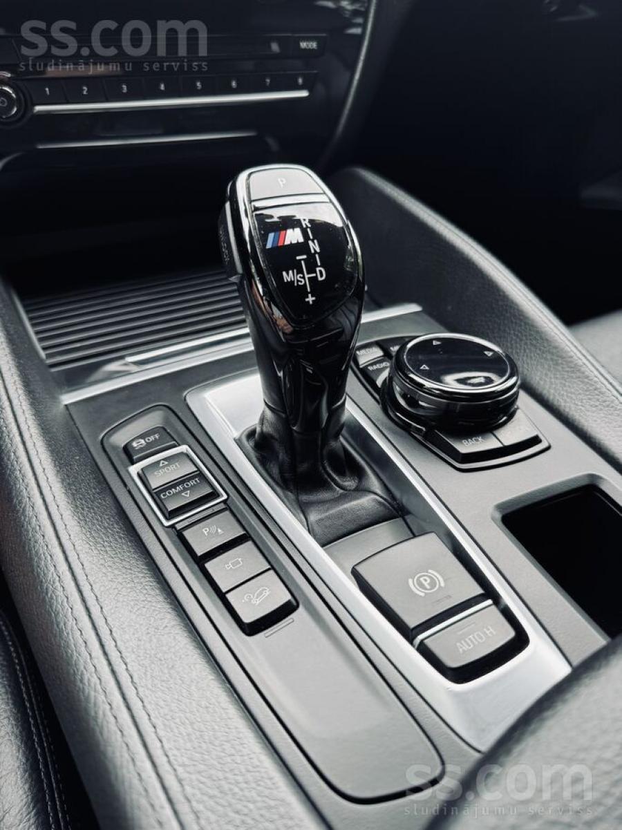Black BMW X5 2016 in Liepaja, with an engine capacity of 4.00 L and mileage of 178 thousand km for 25500 €, photo 11 on AUTOMOTO.COM.LV