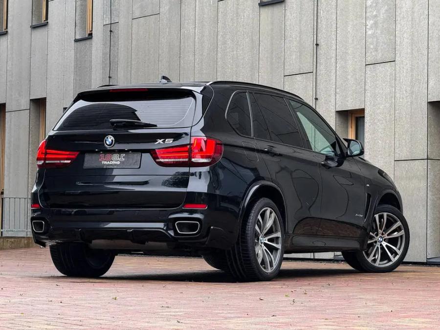 Black BMW X5 2016 in Riga, with an engine capacity of 3.00 L and mileage of 204 thousand km for 26800 €, photo 3 on AUTOMOTO.COM.LV
