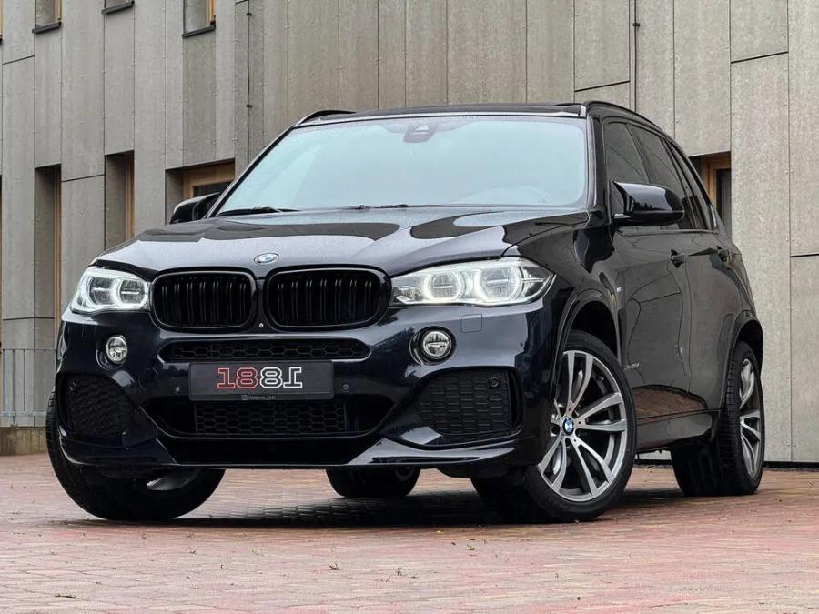 Black BMW X5 2016 in Riga, with an engine capacity of 3.00 L and mileage of 204 thousand km for 26800 €, photo 4 on AUTOMOTO.COM.LV