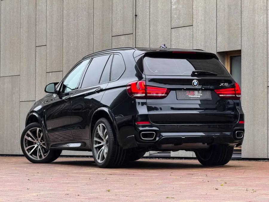Black BMW X5 2016 in Riga, with an engine capacity of 3.00 L and mileage of 204 thousand km for 26800 €, photo 5 on AUTOMOTO.COM.LV