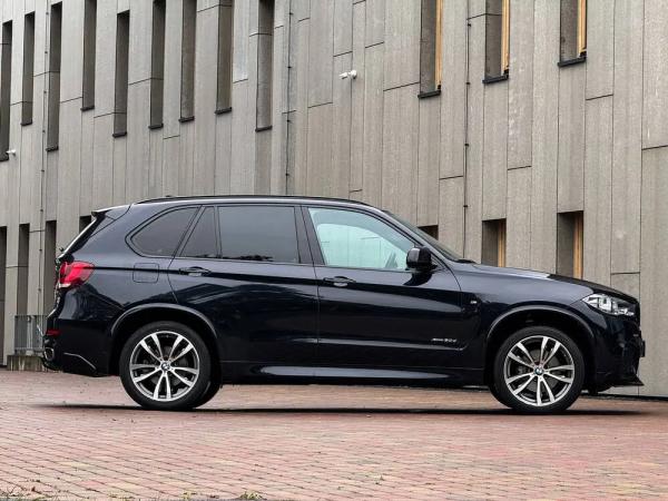 Black BMW X5 2016 in Riga, with an engine capacity of 3.00 L and mileage of 204 thousand km for 26800 €, photo 6 on AUTOMOTO.COM.LV