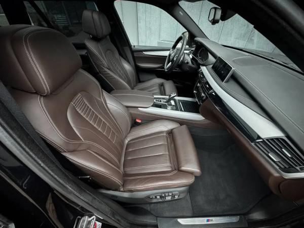 Black BMW X5 2016 in Riga, with an engine capacity of 3.00 L and mileage of 204 thousand km for 26800 €, photo 10 on AUTOMOTO.COM.LV